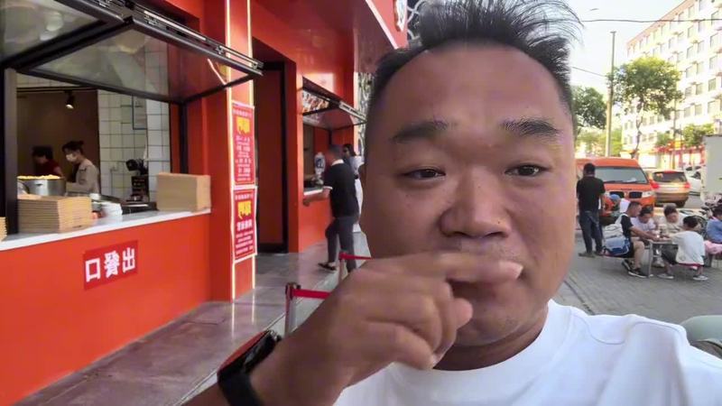 外地的粉丝来连杰这里学习，连杰安排接风宴，好好喝上一杯高兴！