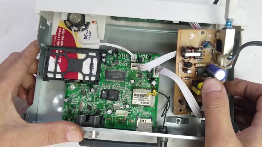 机顶盒坏了不会修?8块钱买个电源板,接几根线又完美复活