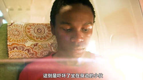 老头飞机上呕吐,却吐出大量鲜血,医生也束手无策