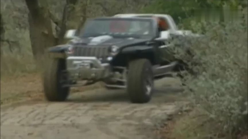 这车也真是特别,轮子能这样转动