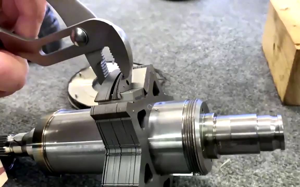 特斯拉Tesla Model S电机拆解,定子、转子拆解,原来长这样!