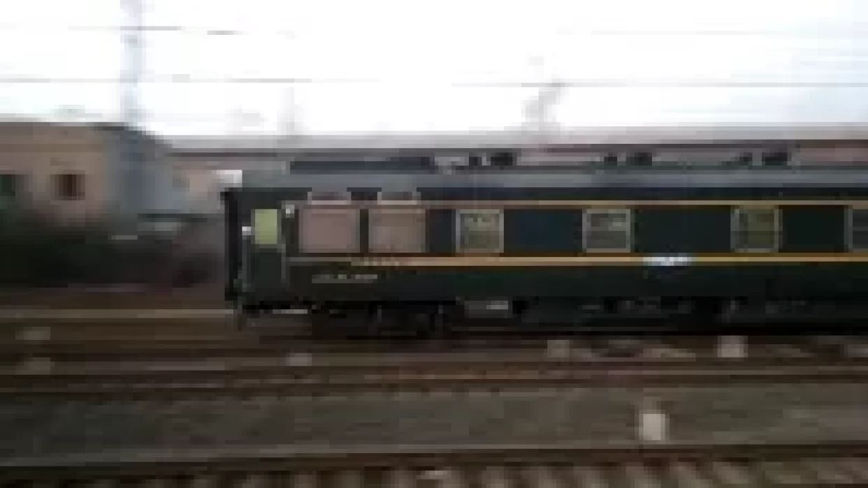T270次(喀什——西安)咸阳站2道开车