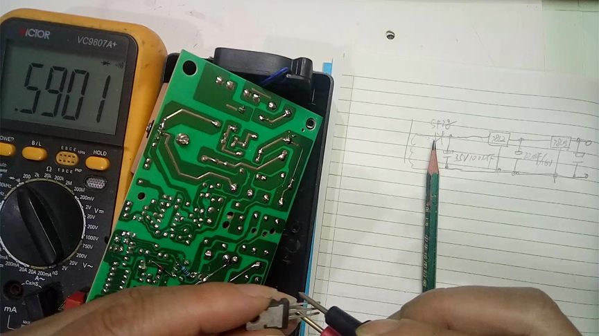 电动车充电器故障检修二十五(上)低压辅助电源滤波电容损坏