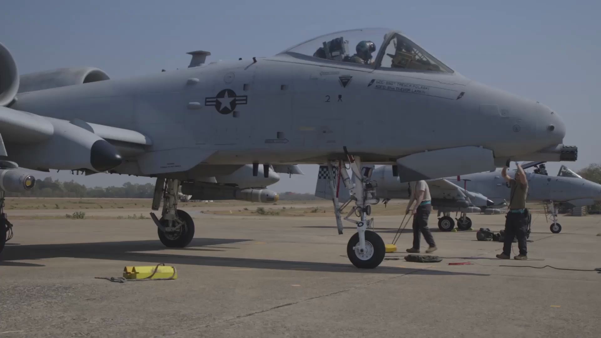 科技与军事:配备A-10的第25战斗机中队和配备F-16的第36战斗机中队...