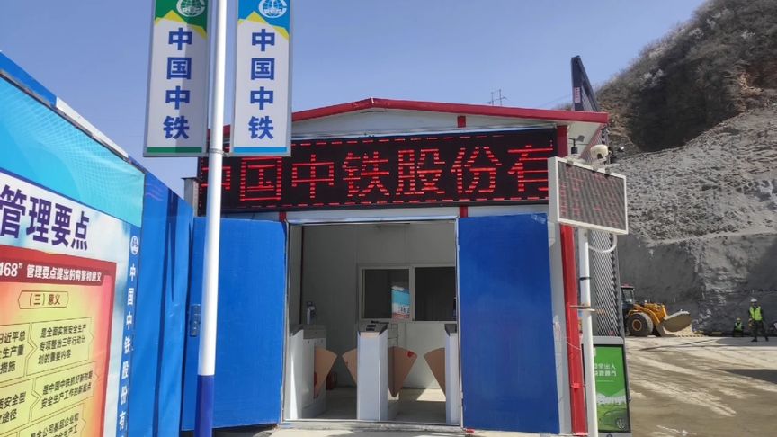 LED电子屏之室外条屏的安装之一,看师傅如何安装的?