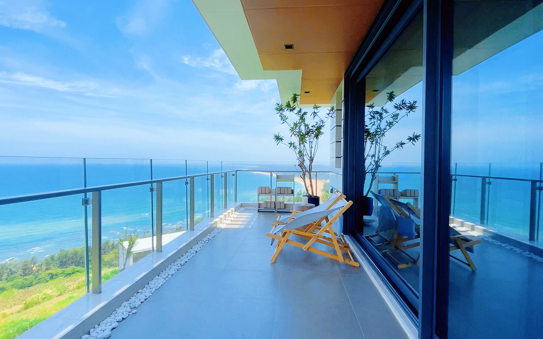 蜜月夫妻一眼爱上海南这套海景别墅,窗台外都是一抹蓝,189平3层4房