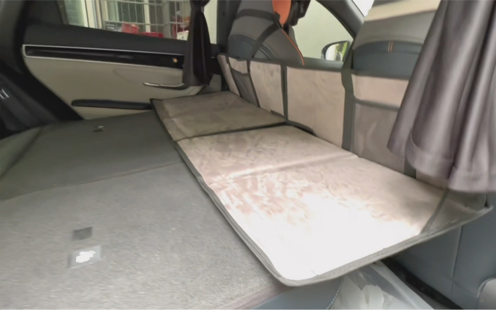 把宋plusdmi改装成床车,只需要这两件神器,从此再也不用住宾馆