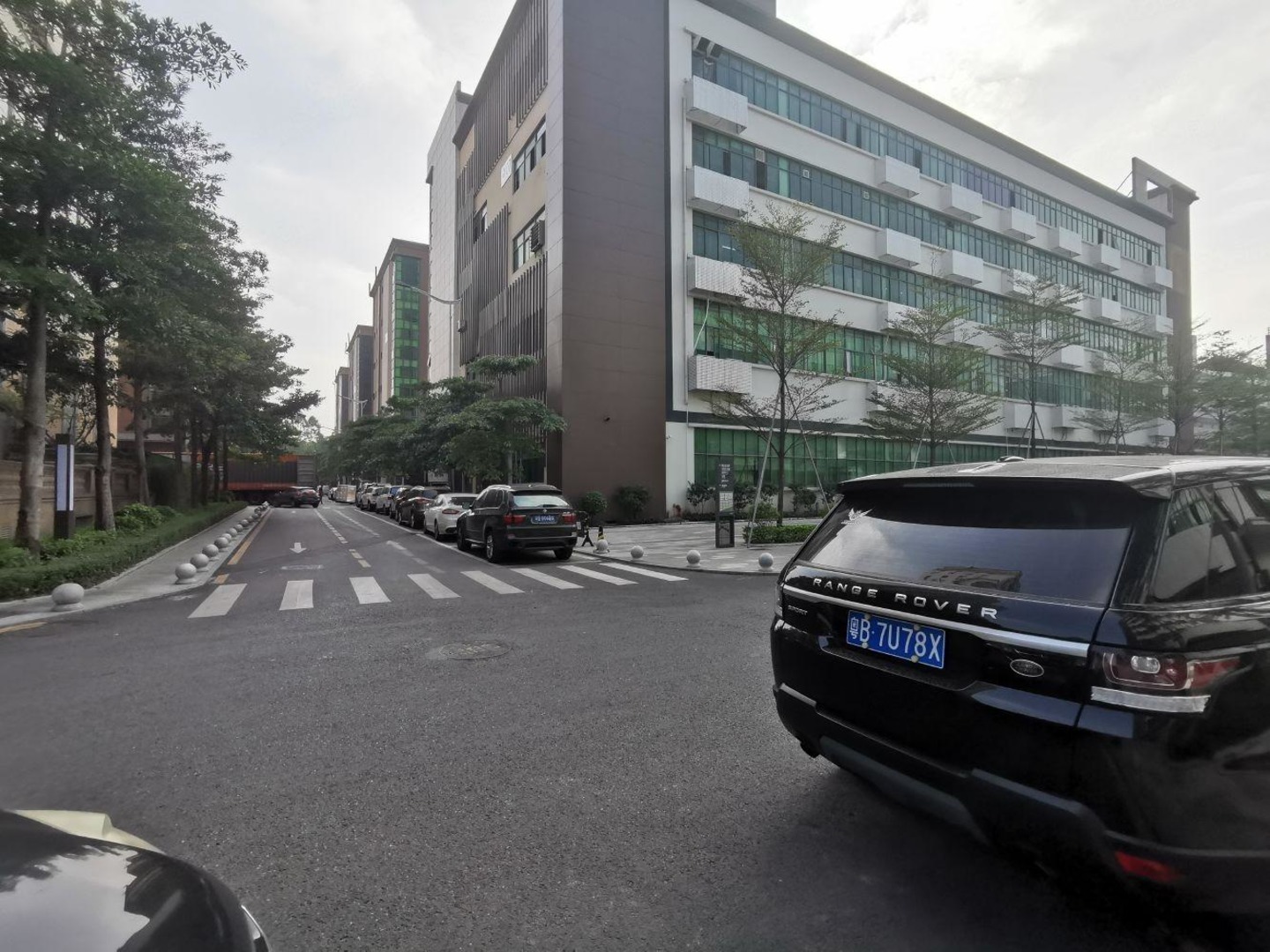 深圳龙华大浪新百丽工业园1914平带精装修办公室仓库厂房出租分租