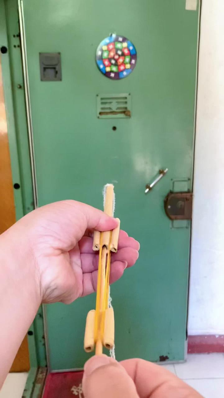 好玩的简单版蛛丝发射器#手工 #蛛丝发射器 #蛛蛛侠 #手工diy #亲子...