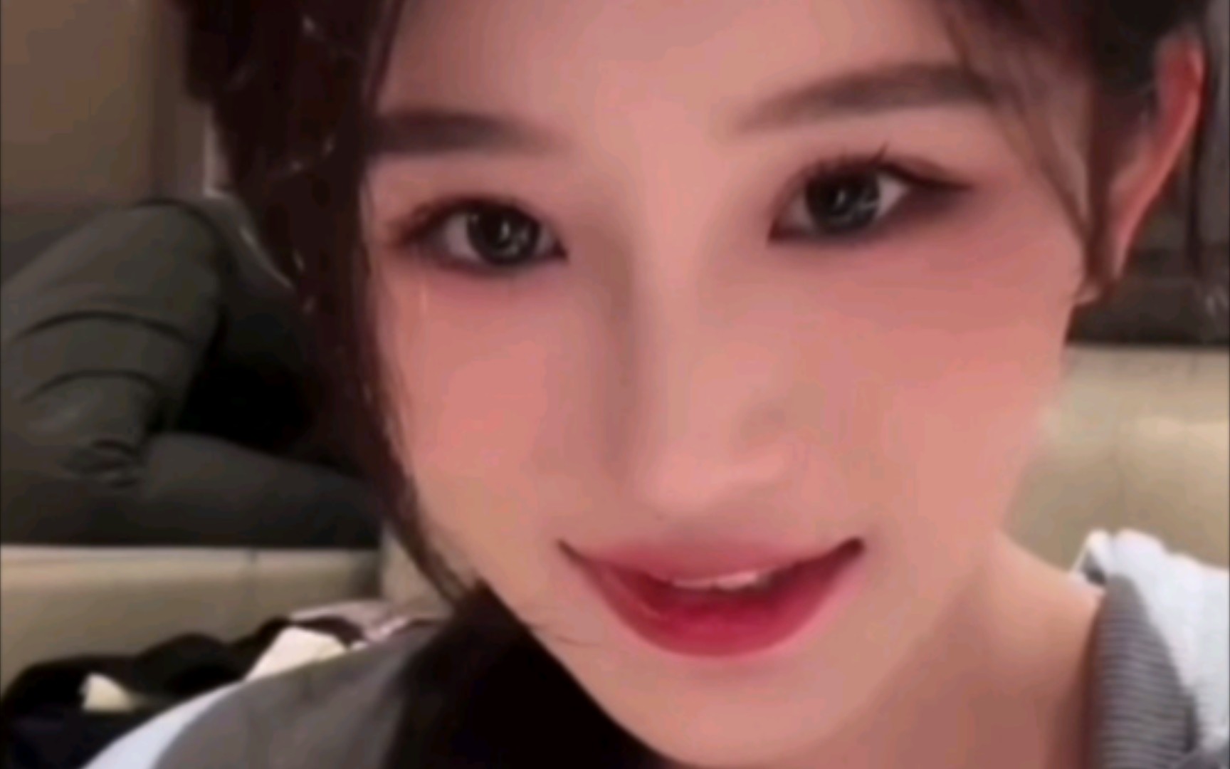 【诗情画奕】“卸妆还要一起呀”“对呀”周周粘人的很呀。