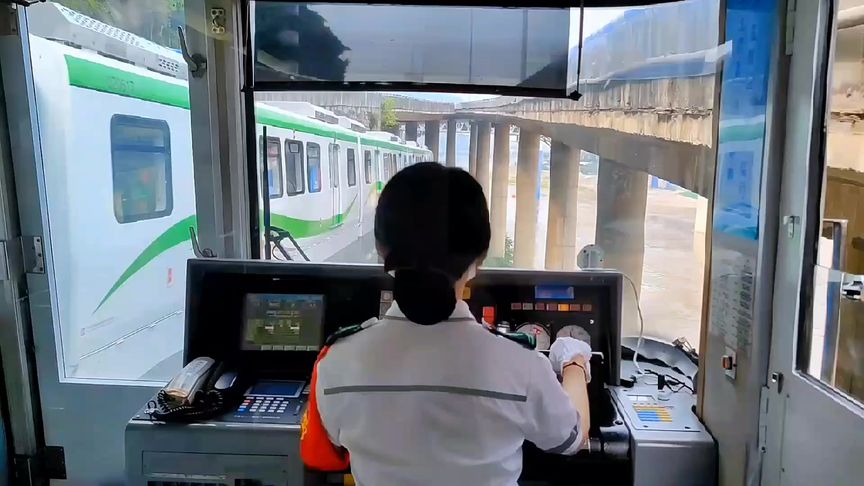 重庆单轨2号线从曾家岩到牛角沱#轻轨 #女司机 #第一视角