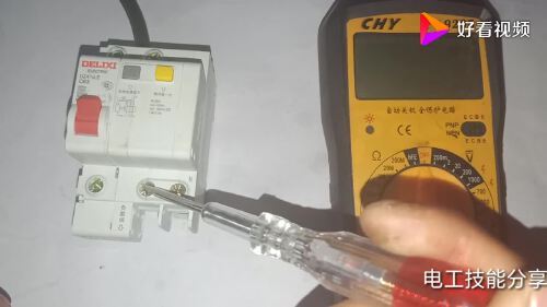 测试火线零线只有电笔能测吗老电工万用表也可以,涨知识了