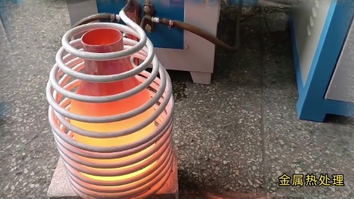 高频金属热处理的基本原理是利用高频电流通过感应器在工件表面产生...