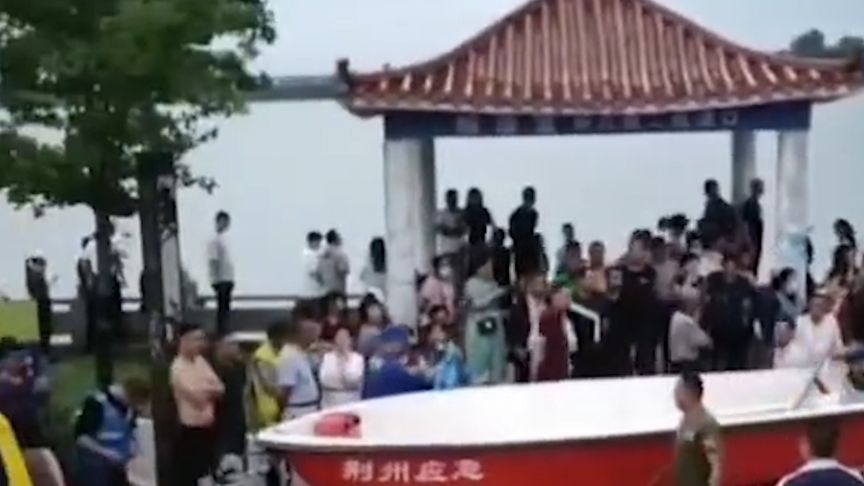 湖北5名中学生游泳时被急流冲走,下落不明,当地通报:正在搜救