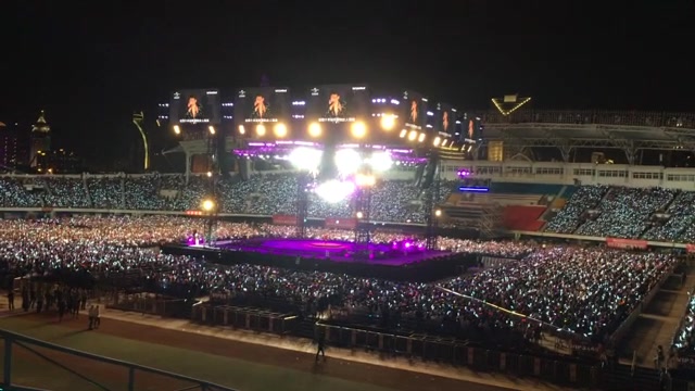 张学友2017-世界巡回演唱会厦门站-《她来听我的演唱会》