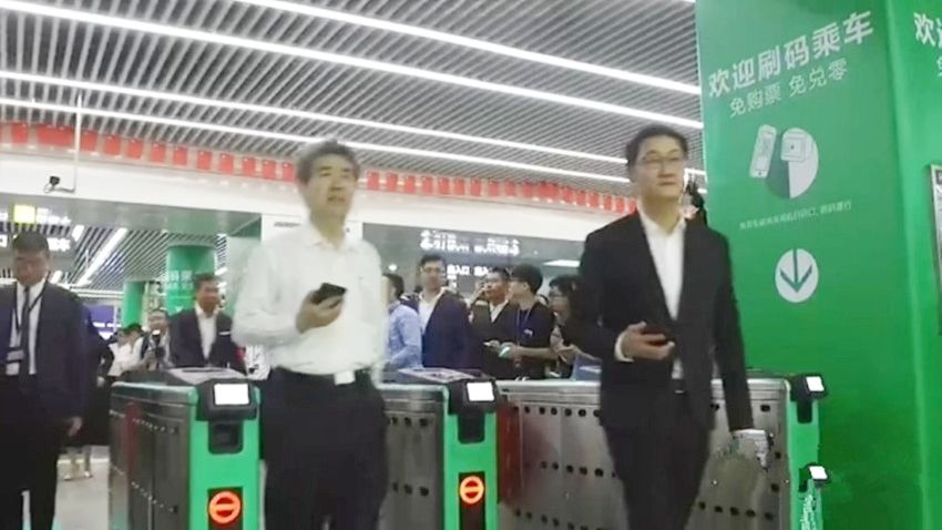 上海地铁:5月28日起乘客可通过微信支付扫码进站