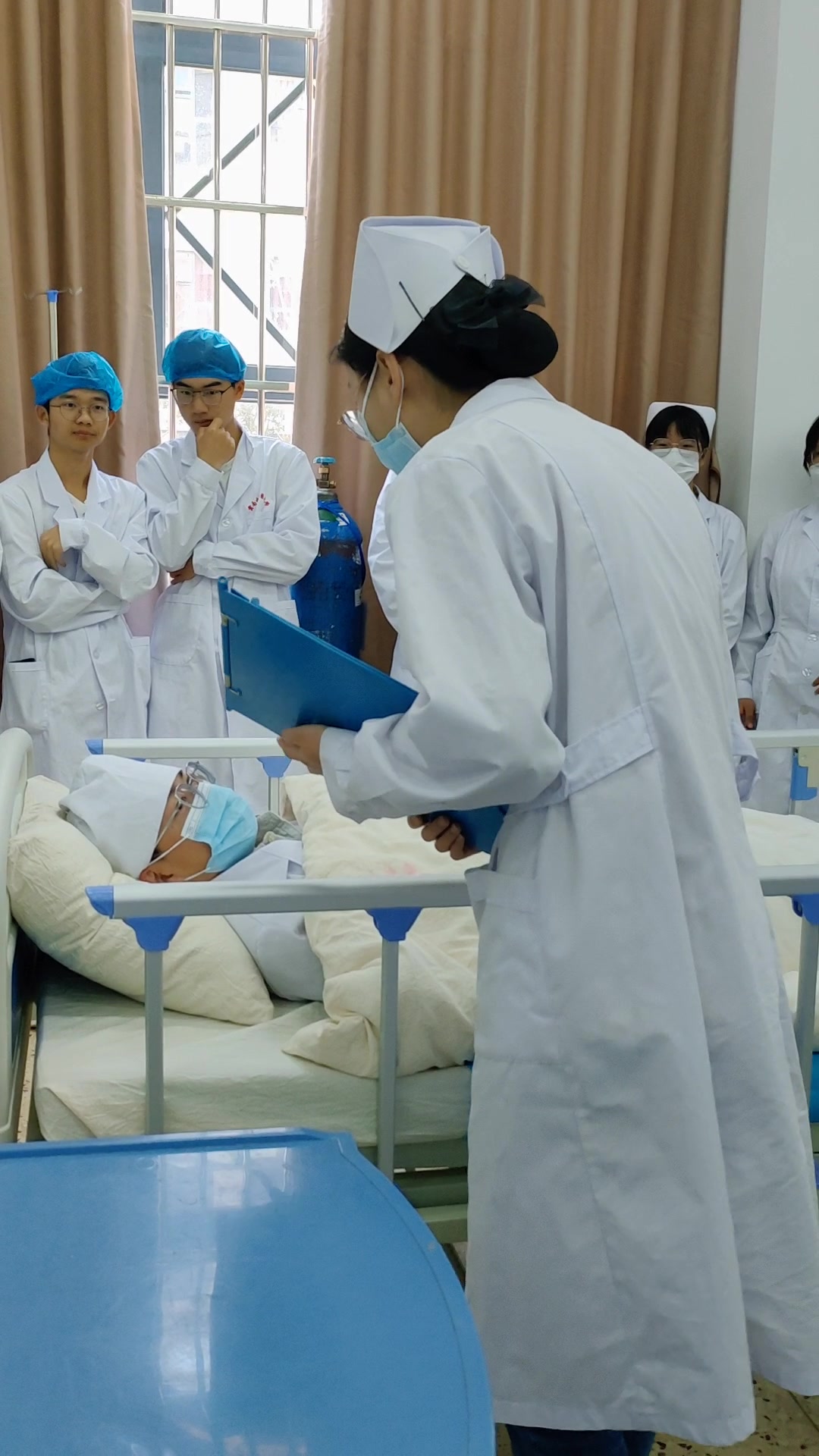 卧床病人更换床单1