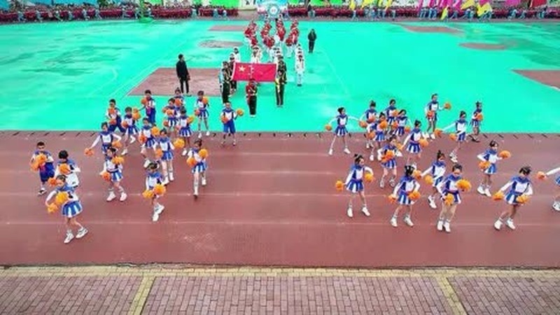 麻尾小学秋季运动会啦啦操表演《最好的舞台》