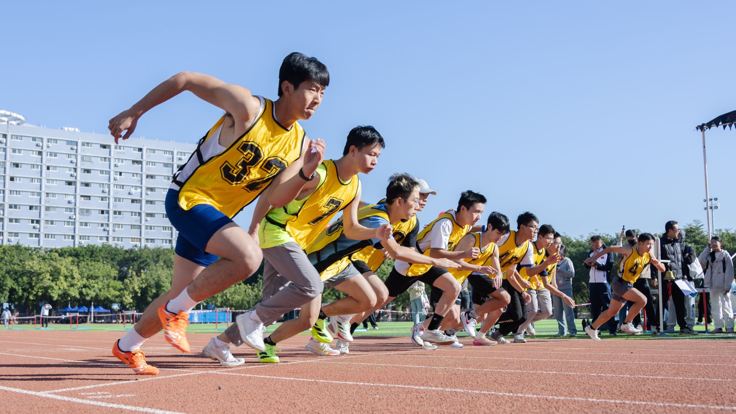 风驰校运赛场,青春热血滚烫!华农学子每道身影,都是青春最燃的模样!