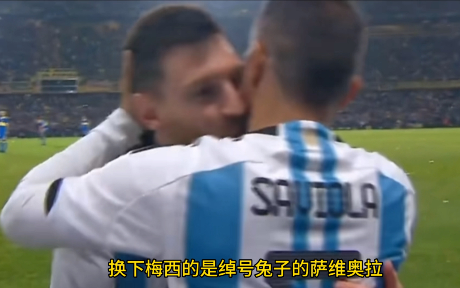 ...这一刻梦回2006年世界杯,在那届世界杯阿根廷与墨西哥的比赛中,梅...