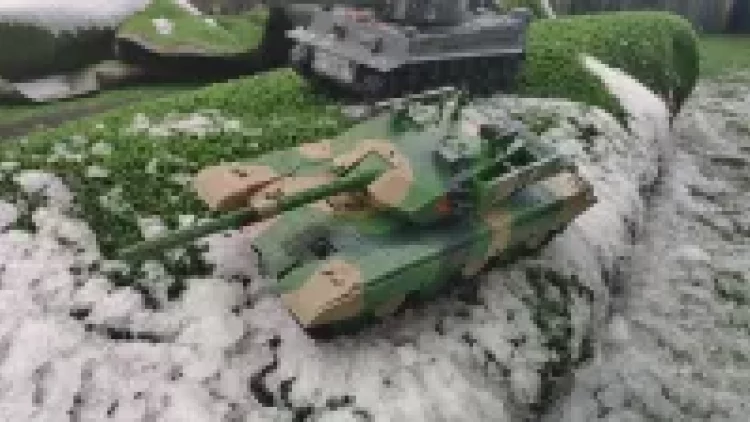 坦克世界RC模型:冰雪测试,中国99B主战坦克