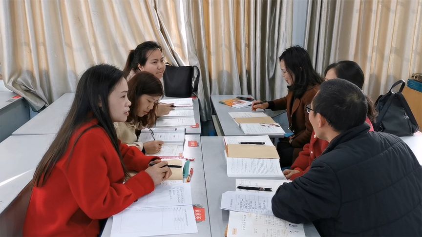大竹二小语文教师集体备课