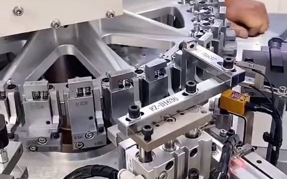 凸轮链条传动机构