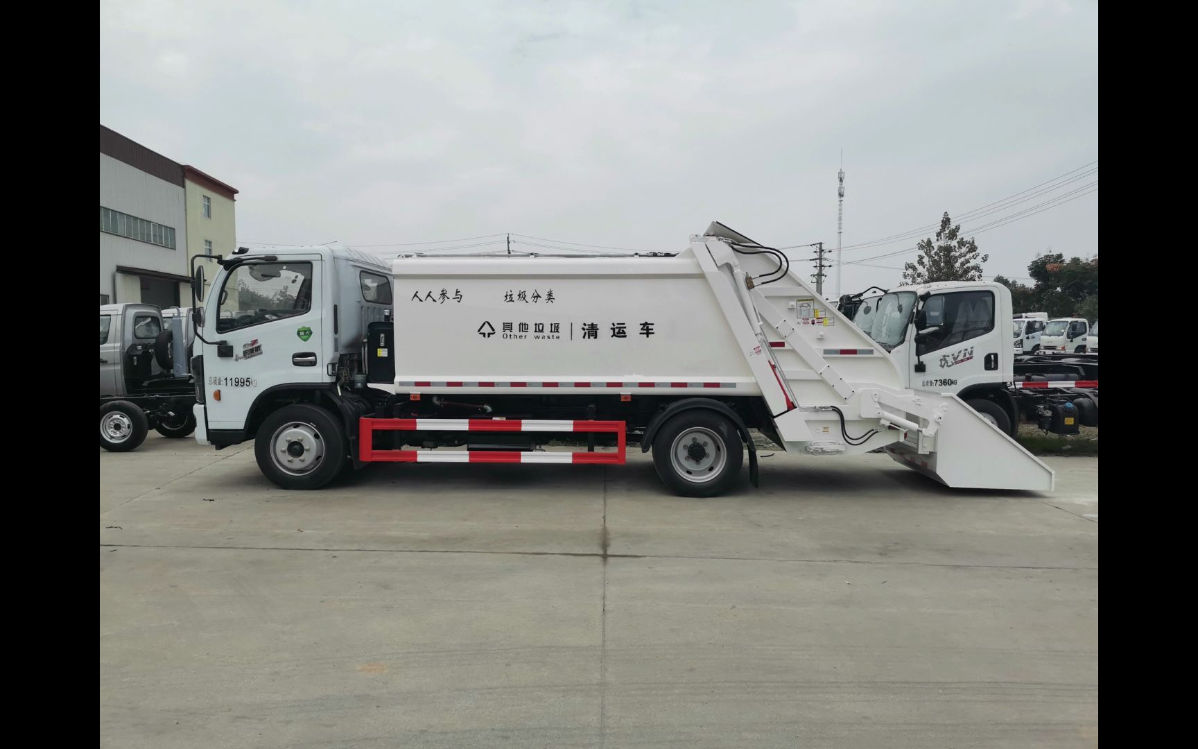 东风多利卡国六9方后装挂桶压缩式垃圾车-街道环卫垃圾清运车