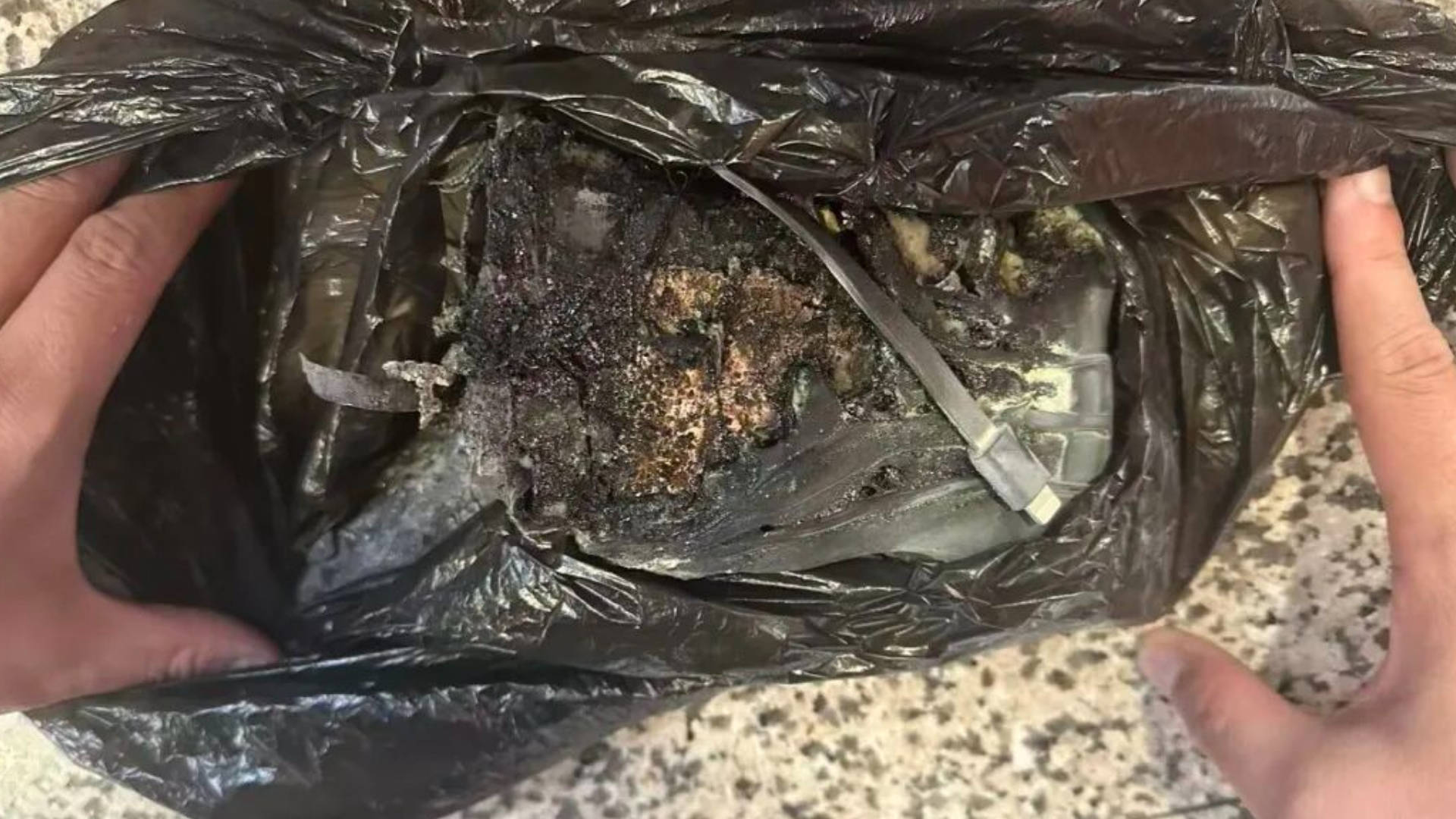 乘客携带的充电宝在地铁站内自燃被扑灭:有3C认证,事发时未使用