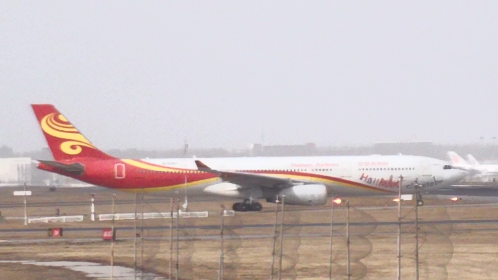海南航空空客A330从北京首都国际机场起飞。
