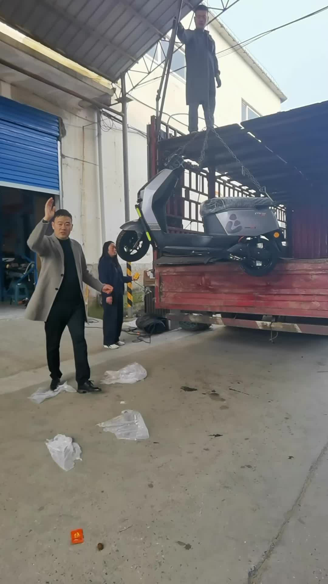 大踏板电动车 6块大电池,超远续航,前后双碟刹,安全骑到家,1598新车你...