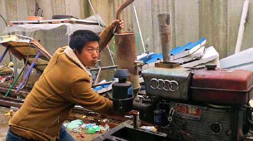 民间大神!农民竟用汽车消音器改装拖拉机,效果太惊艳了!