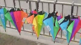 共享雨伞现身滨江街头 管理上存在困难