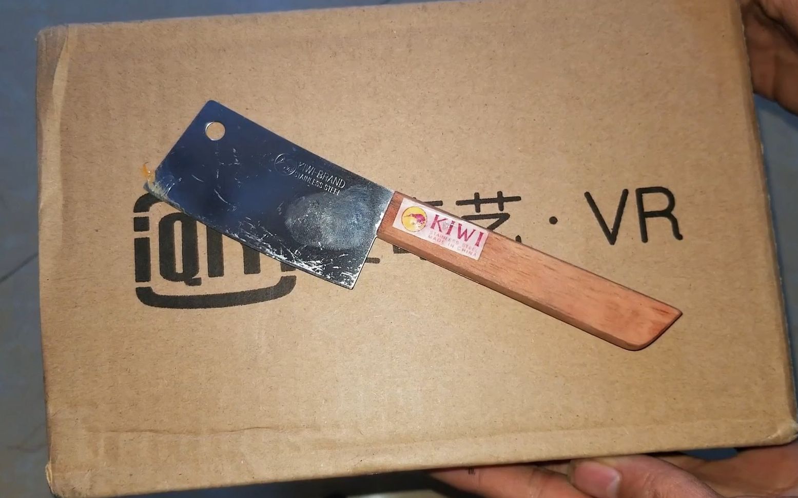 萌对白花1元秒杀一个爱奇艺VR头盔,结果运费付款了29元,值吗?
