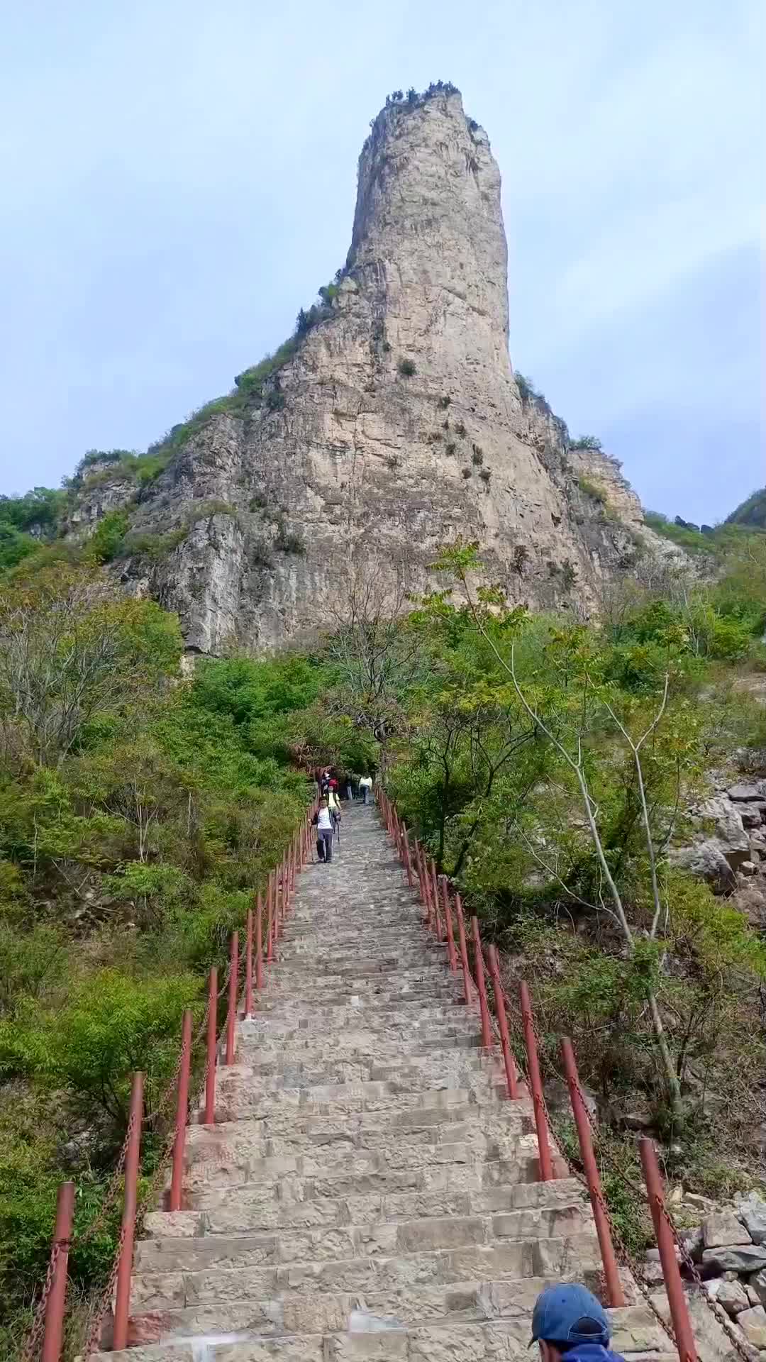 ...新乡关山景区这里五一人少景美不堵车,背桃花源记还可以免门票,欢迎...