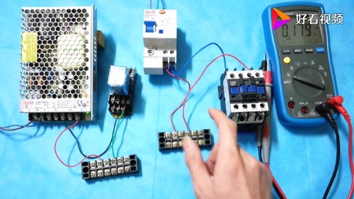 万用表测量电压很简单,难的是测量电流,很多电工都会烧坏万用表