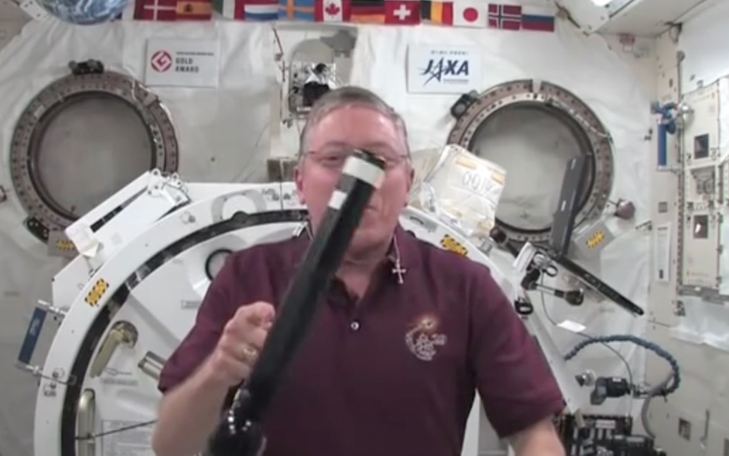 NASA空间站实验-角动量守恒定律