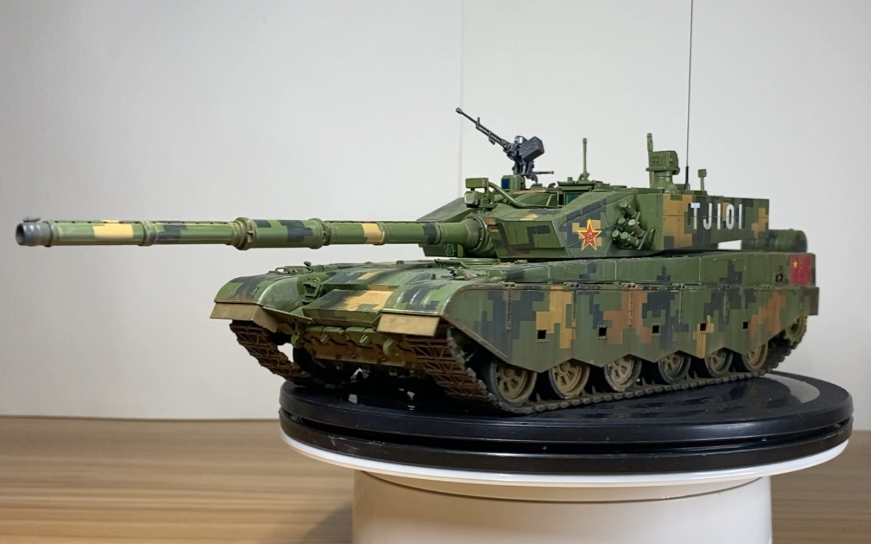 【军事模型·29/100】小号手 1/35 中国99A主战坦克
