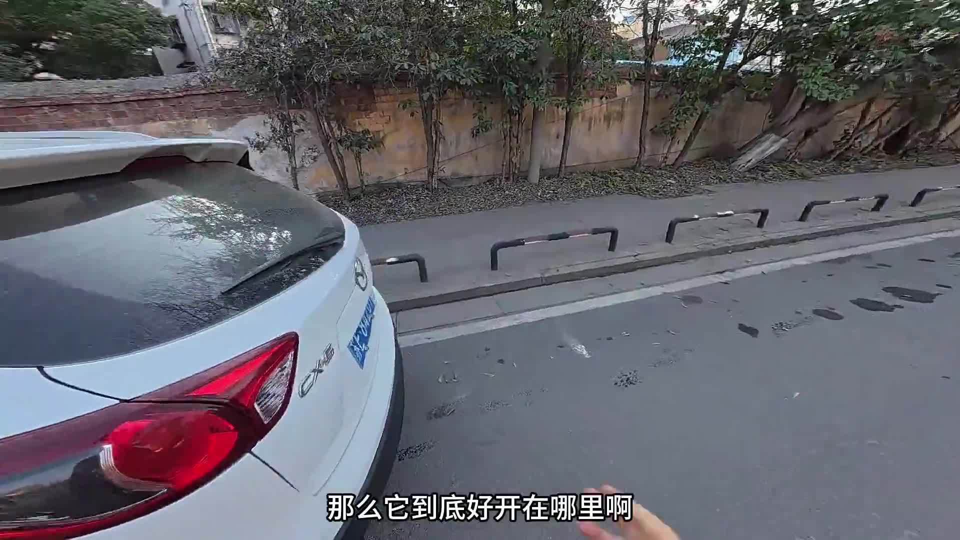 很少见的手动挡车型,开起来真不错