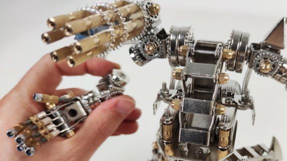 组装一台机器人模型,装好的那一刻,我也想要一台!#手工制作