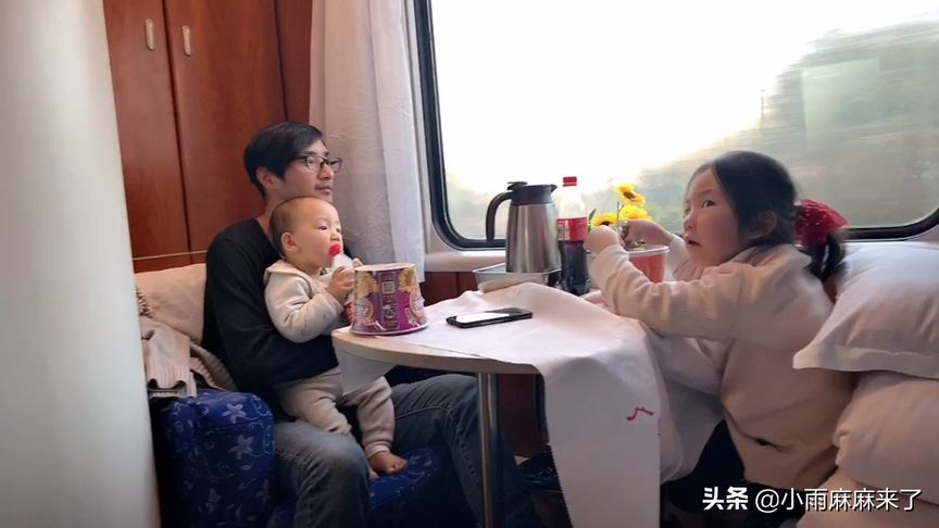 不怕大家笑话,人生第一次坐火车的高级软卧,就是比硬卧舒服!