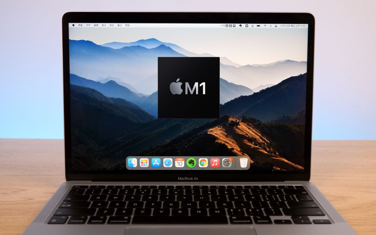 一年过后,M1版MacBook Air还值得买吗?丨MacBook Pro对比体验