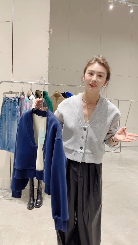 BB绒复合棉料外套 两个颜色 领口设计显锁骨