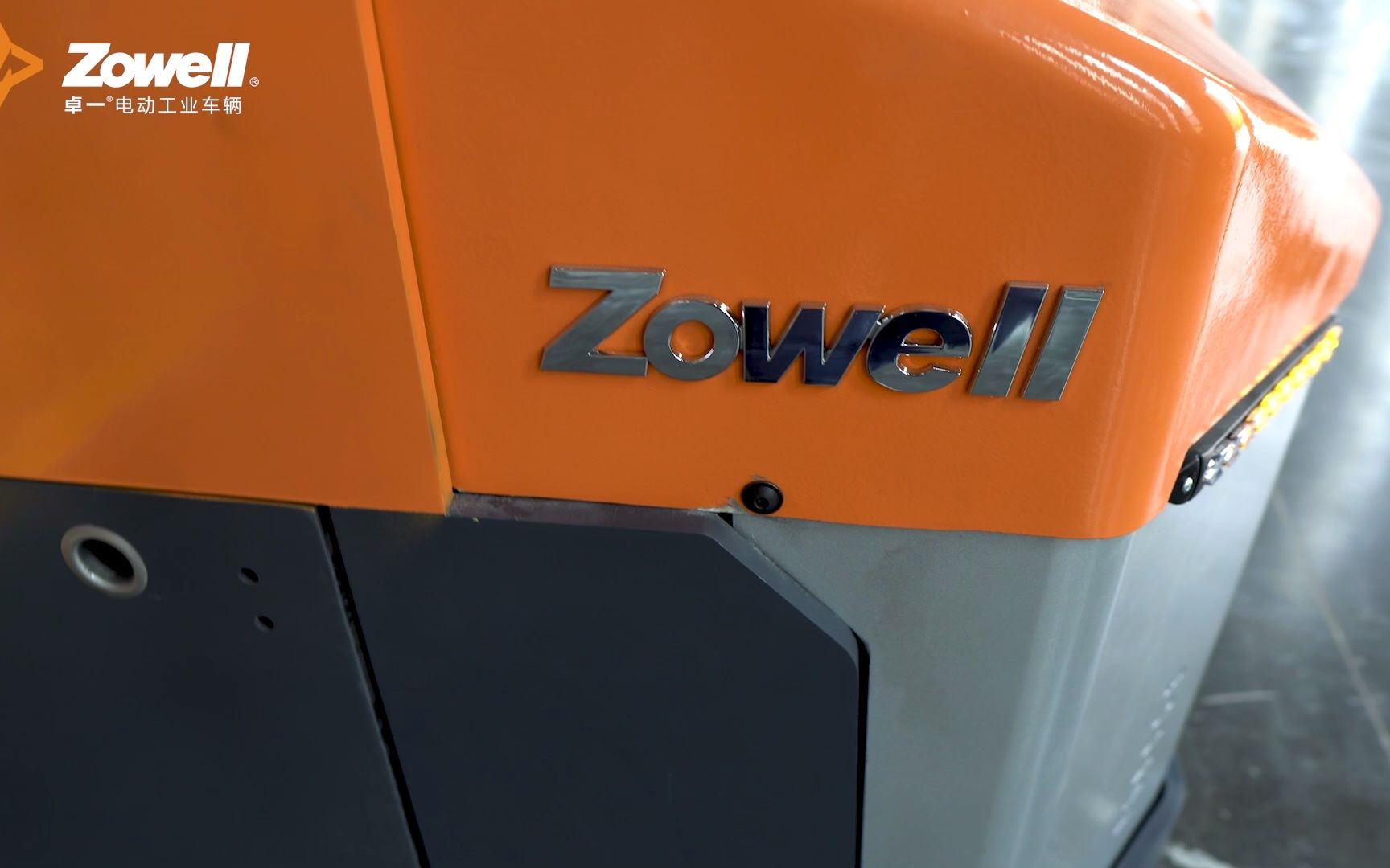 Zowell【卓一VNA人上行三向堆垛叉车】助力新能源行业密集存储,为...