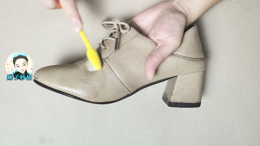 皮鞋有划痕折痕,怎么办?教您简单一招,立马去掉划痕。