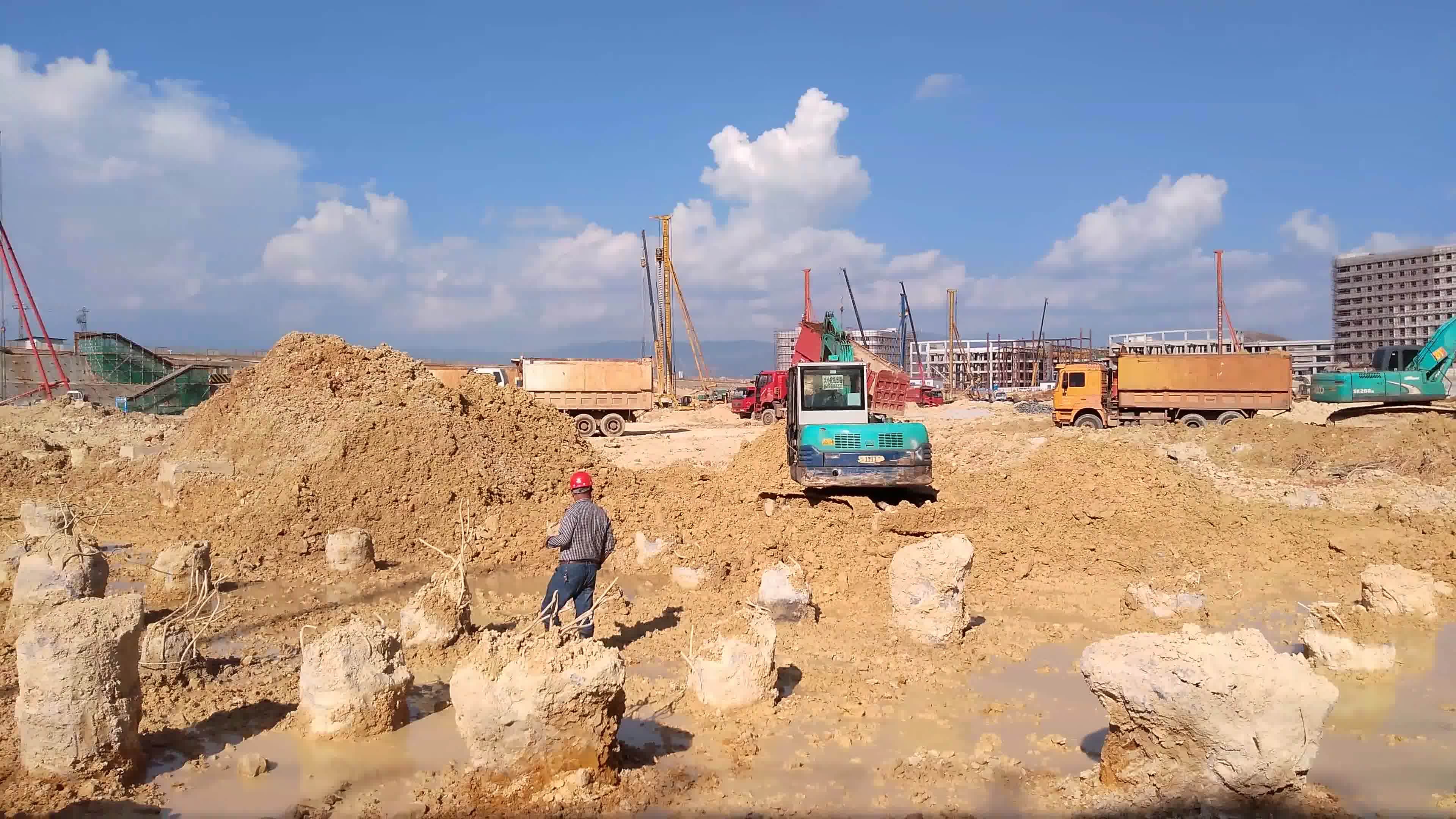 人工挖桩间土如何计算公式