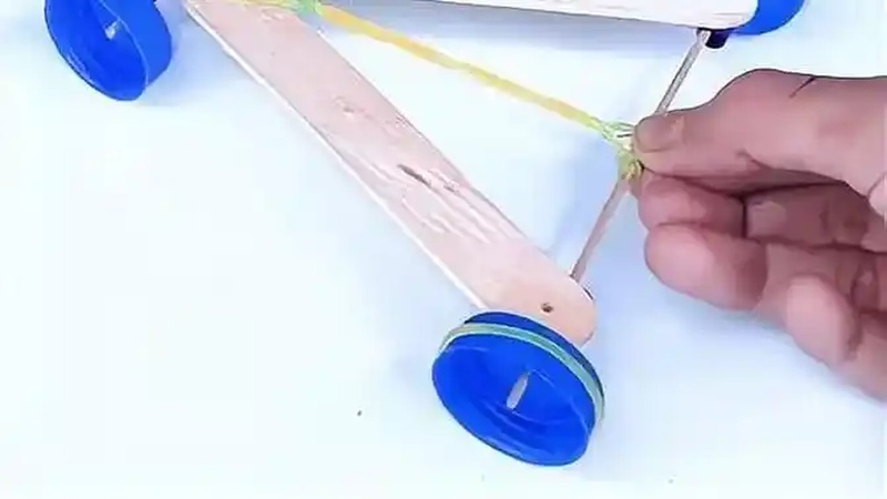 冰糕棍小车DIY攻略!用皮筋做动力,可以跑很远!