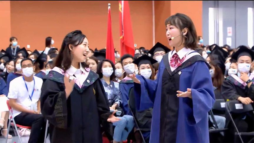 中国传媒大学2021届毕业典礼:年轻的白杨,致青春!「快闪」