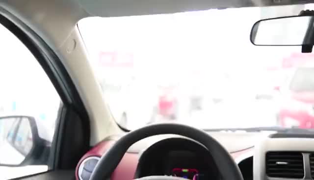 这辆电动车竟然还是旋转按钮,厉害了
