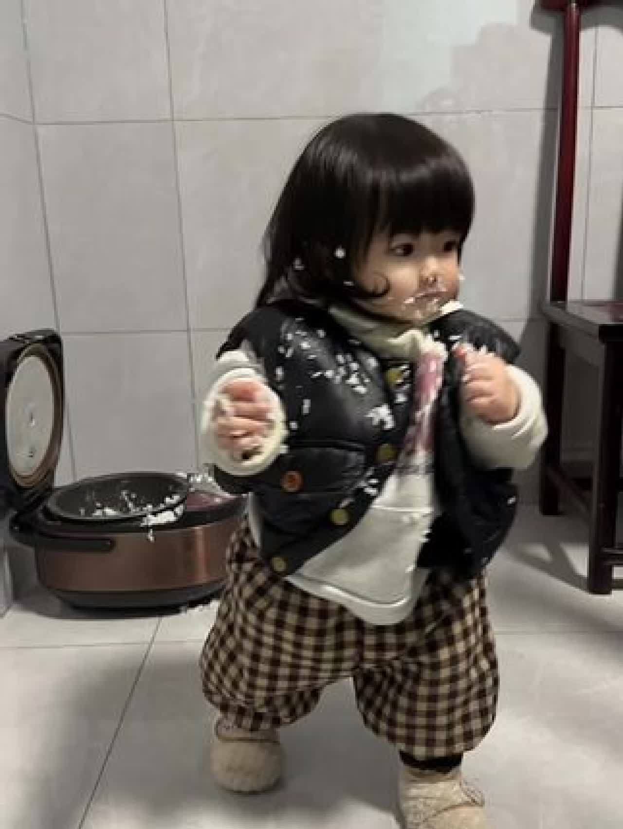 忍不住想给你们看看偷吃完后的样子 #给你看看我的宝宝 #又是被女儿...